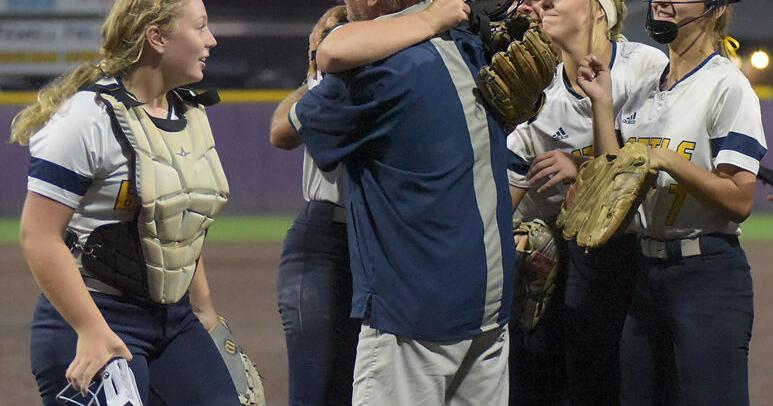 Battle softball defeats Hickman | Visuals | columbiamissourian.com