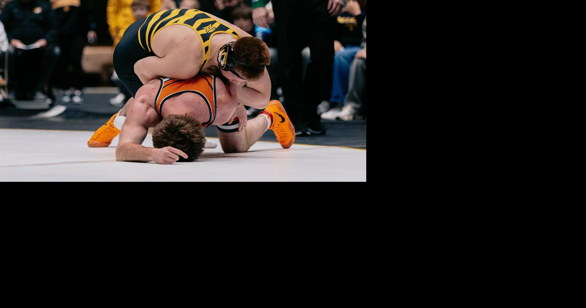 Aeoden Sinclair pins opponent | | columbiamissourian.com