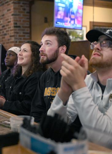 Local Mizzou fans cheer on the Tigers from home | Local ...