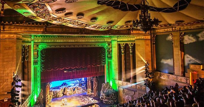 Robidoux Resident Theatre to show classic holiday movie with hot cocoa ...