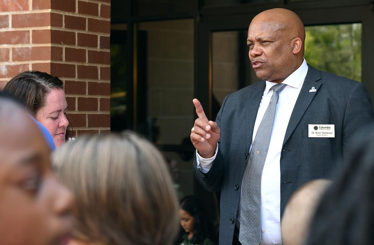Superintendent Brian Yearwood talks to fourth grade teacher Lynn Allyn ...