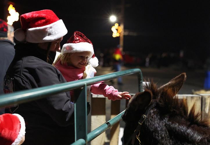 A Very Ashland Holiday fills the streets with old-fashioned spirit ...