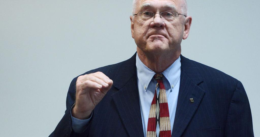 PHOTO GALLERY: Ken Dean and Barbara Rupp speak with MU Faculty Council ...