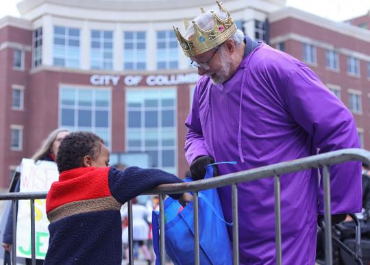 Community Christmas parade kicks off holiday season Sunday | Local ...