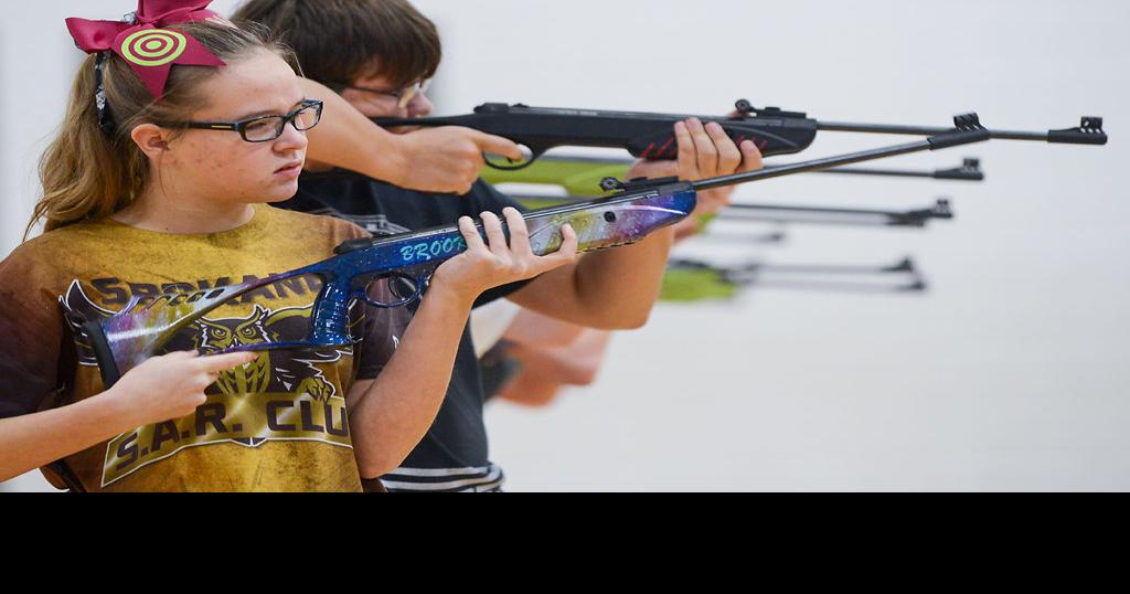 Brooklyn Grant looks down range | Photos | columbiamissourian.com