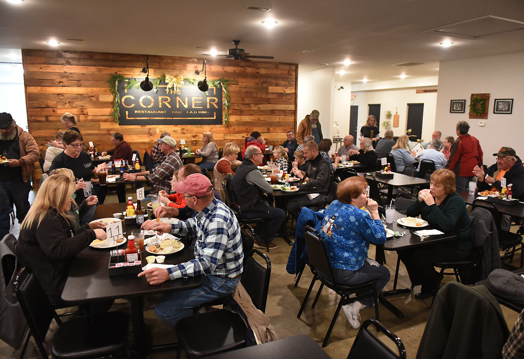 Rhineland: Friday night at The Corner | Photos | columbiamissourian.com