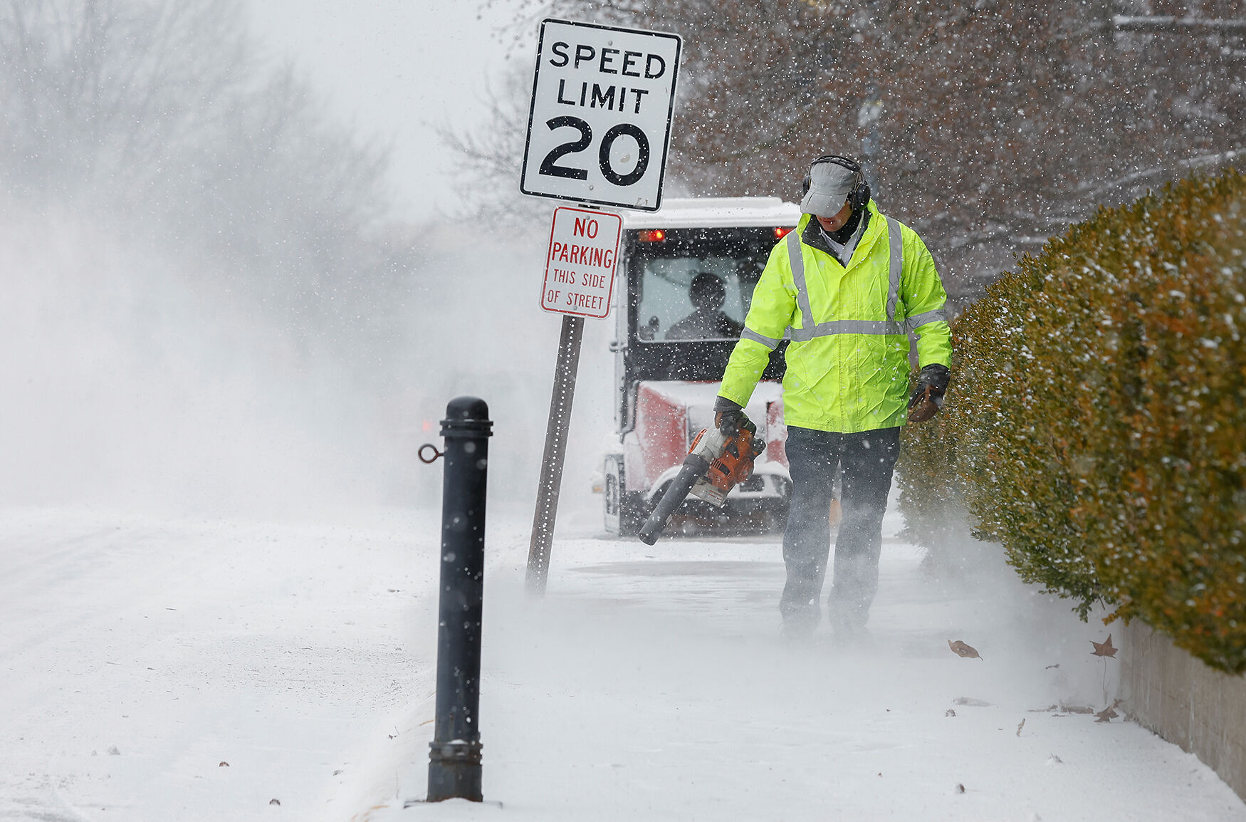 Snowstorm hits Columbia, more snow expected Sunday morning | Local ...