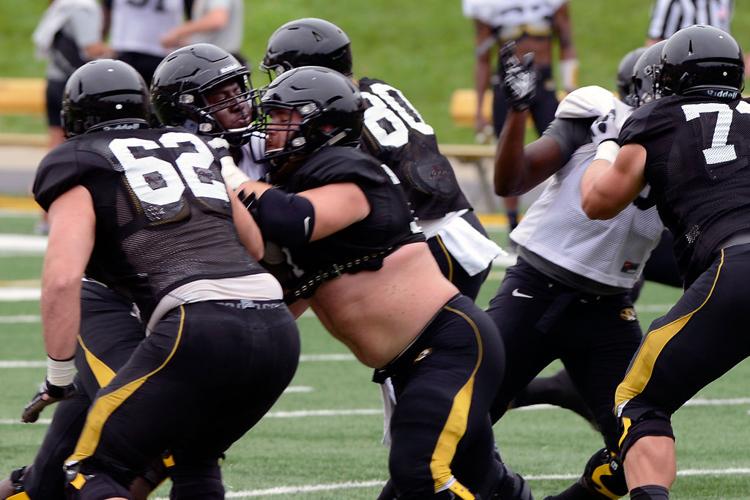 PHOTO GALLERY: Tigers play in scrimmage | | columbiamissourian.com