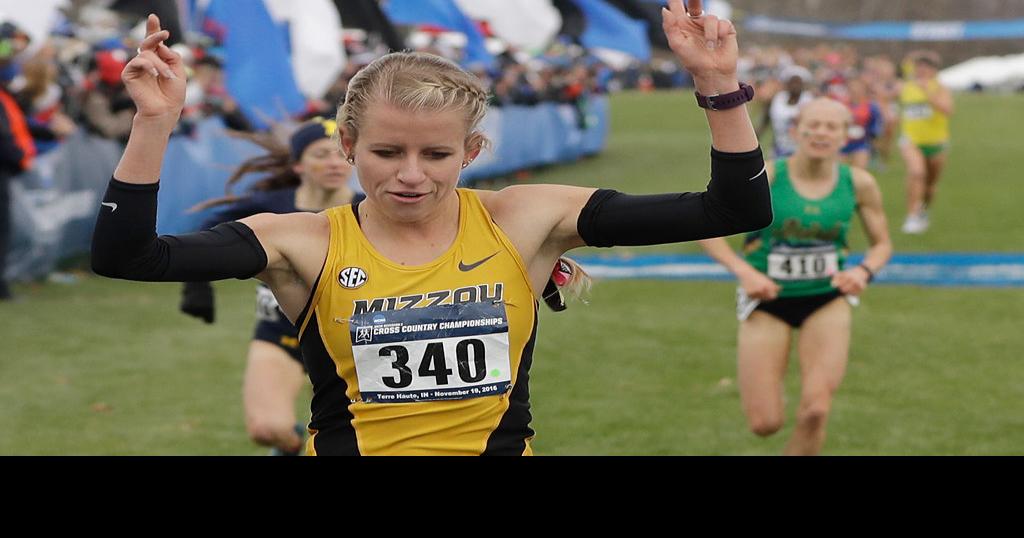 Karissa Schweizer celebrates win | Photos | columbiamissourian.com