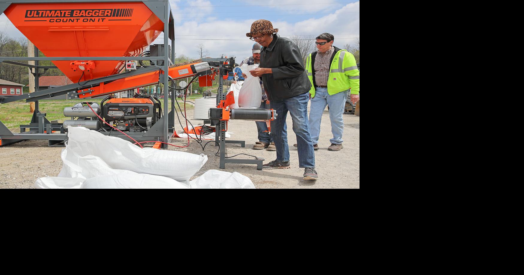 'State of the art' sandbag machines give Boone County a tool against ...