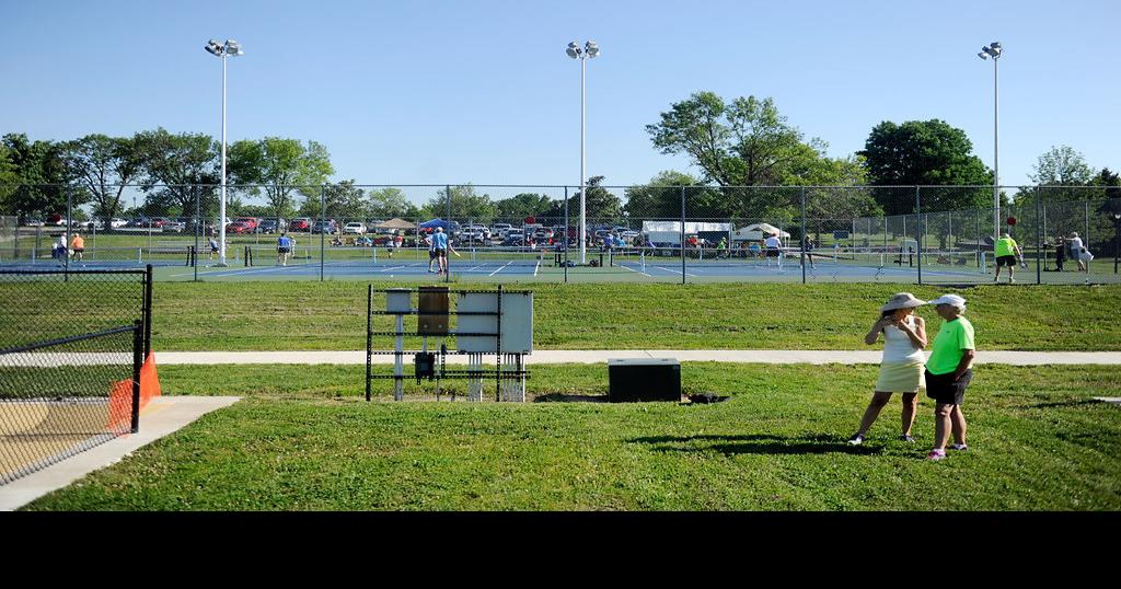 PHOTO GALLERY: Pickleball draws a crowd | Photos | columbiamissourian.com