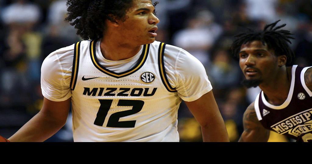 Missouri guard Dru Smith surveys the court | Photos ...