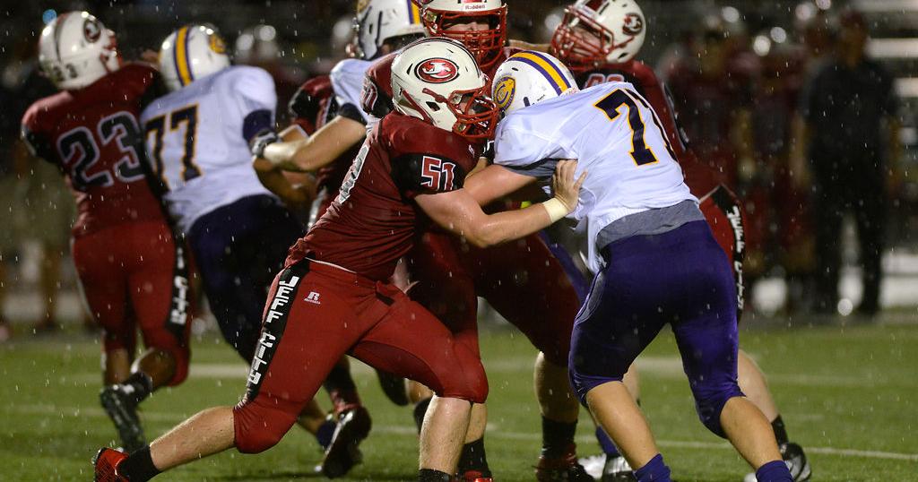 Hickman gets taste of 'old-school football' in loss to Jefferson City | Sports ...
