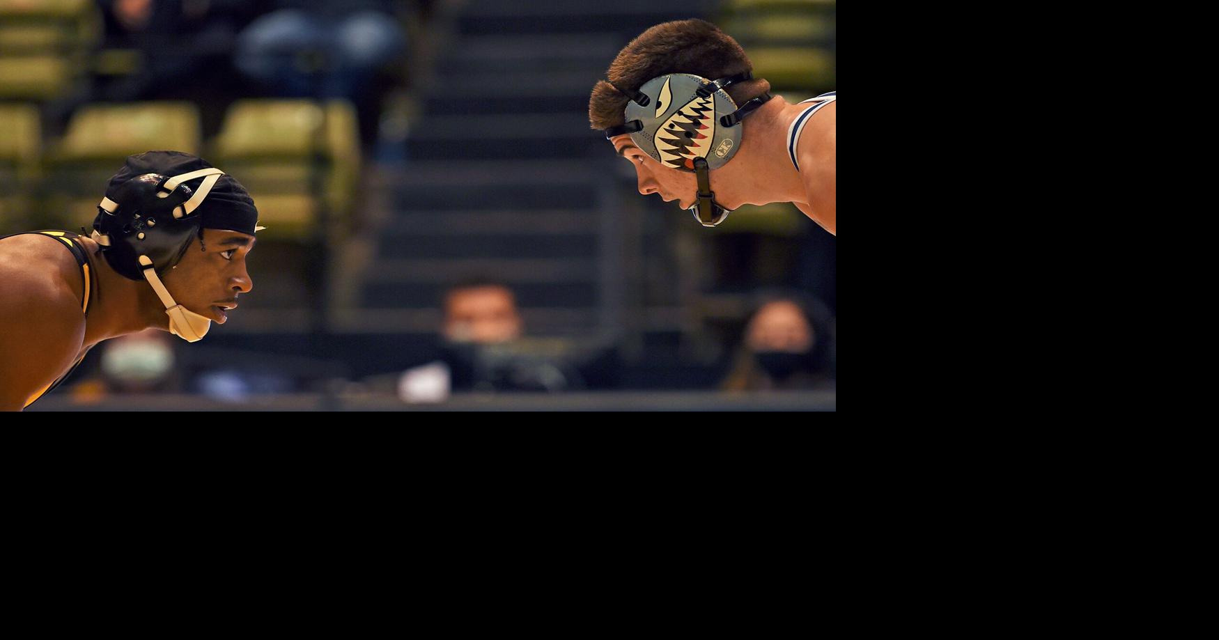 Freshman Josh Edmond faces Dylan Martinez | Photos | columbiamissourian.com
