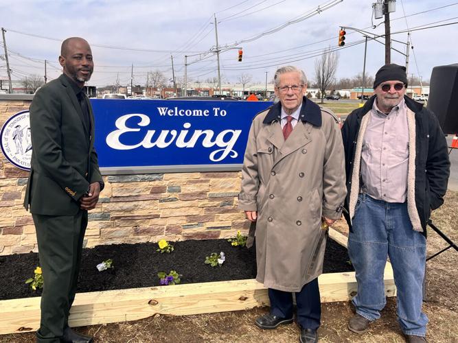 Ewing Township unveils the first of 19 new gateway signs | Ewing Observer | communitynews.org
