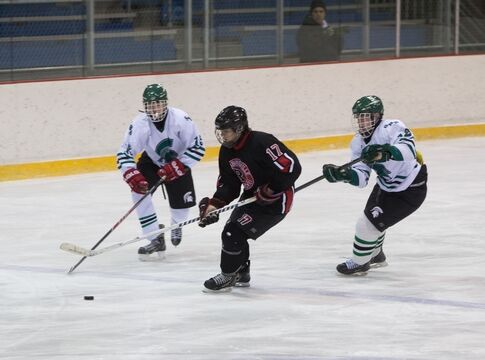 Unsung heroes lead Ravens ice hockey team | Robbinsville Advance ...