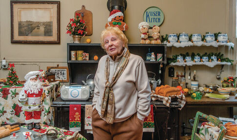 Tour guides take care to preserve holiday spirit at Kuser Mansion ...