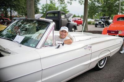Hot rods cruise into Foxmoor Shopping Center | Archives | communitynews.org