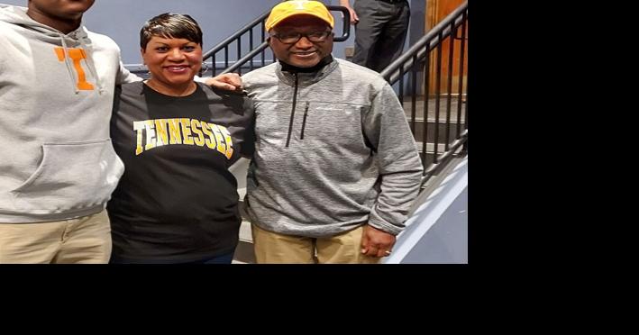 Notre Dame's Jayson Jenkins signs on to play football for Tennessee ...