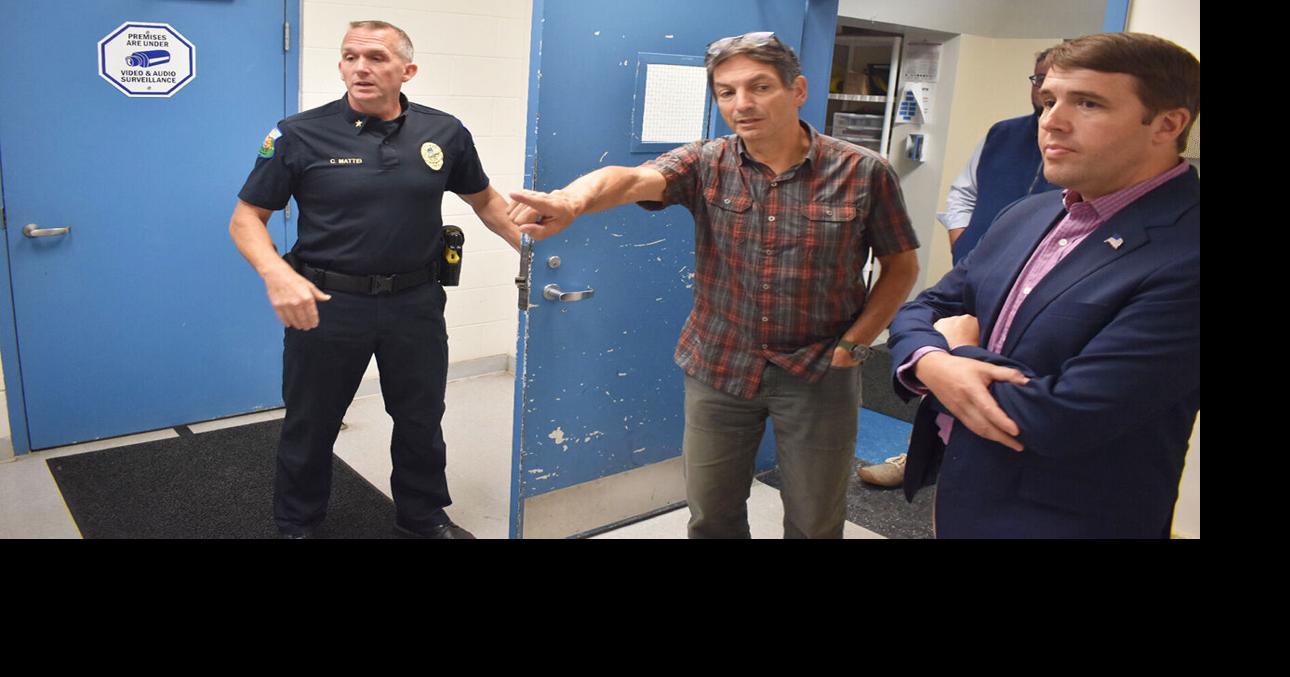 Pappas tours police station, Vaughan Learning Center | Local News ...