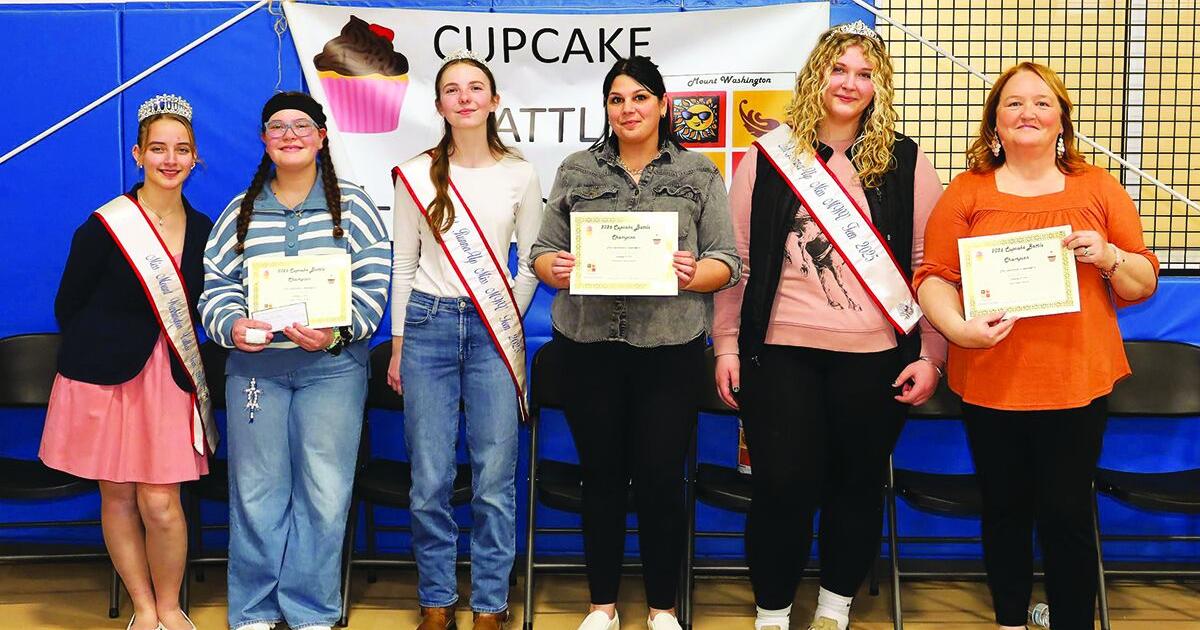 Cupcake battle crowns professional, home and teen bakers ...