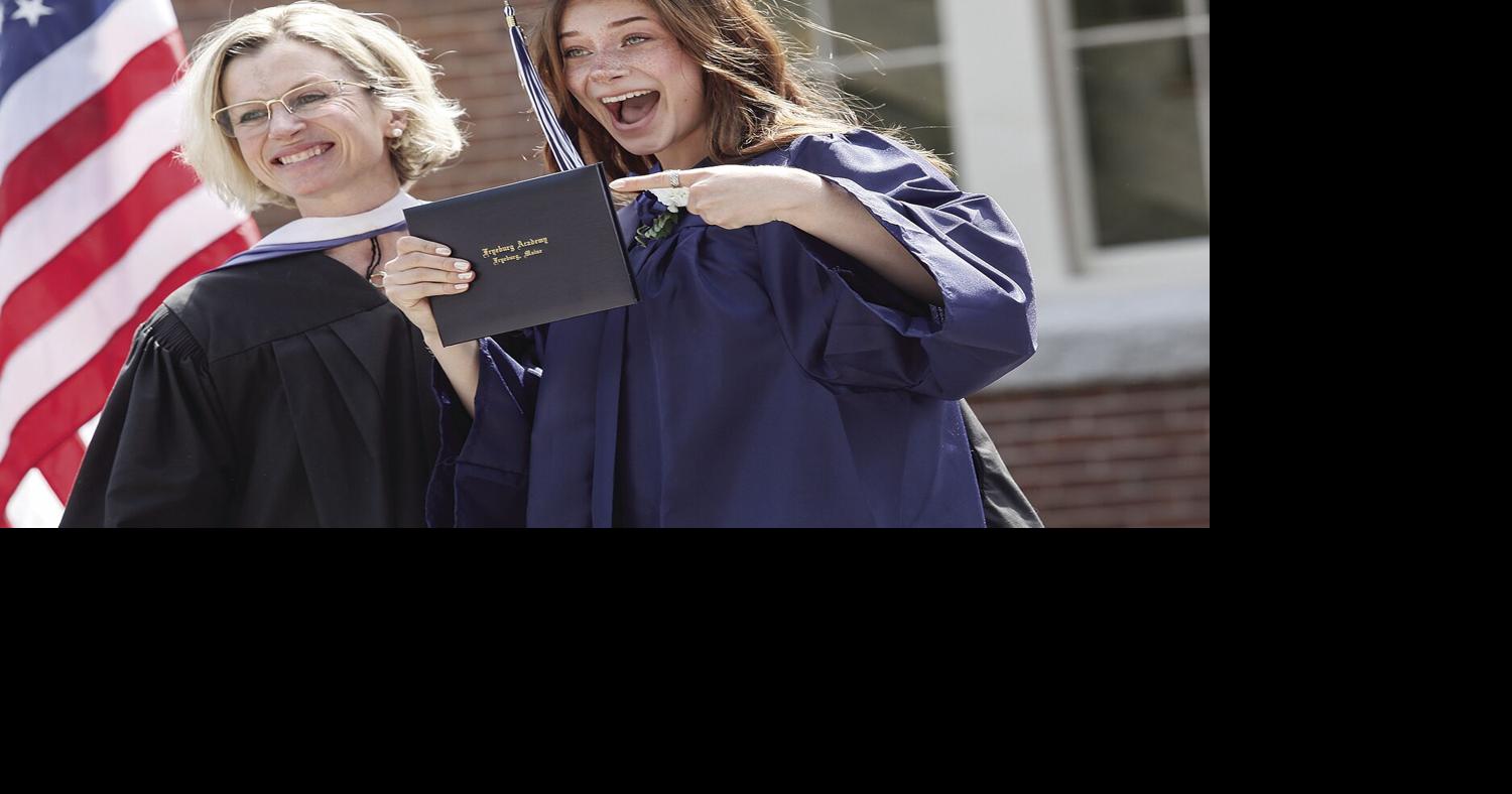 Raiders graduate on picture-perfect day | Local News | conwaydailysun.com
