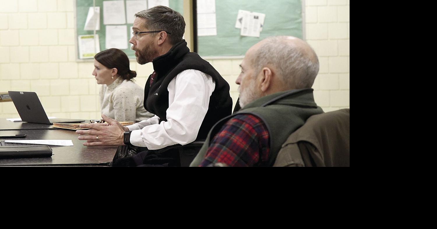 Committee: Don't move sixth-graders unless school closes | Local News ...