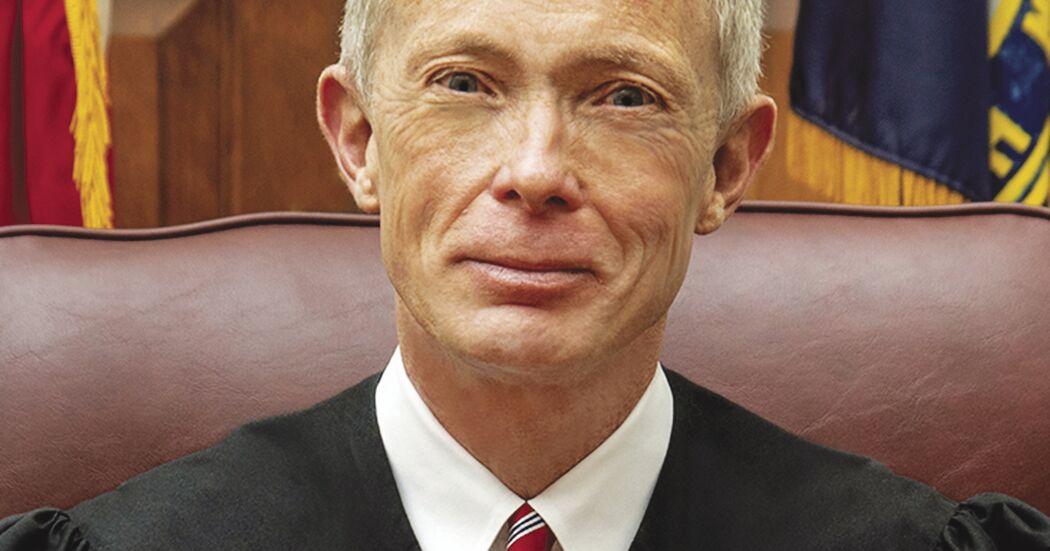 MacDonald sworn in as new chief justice | Local News | conwaydailysun.com