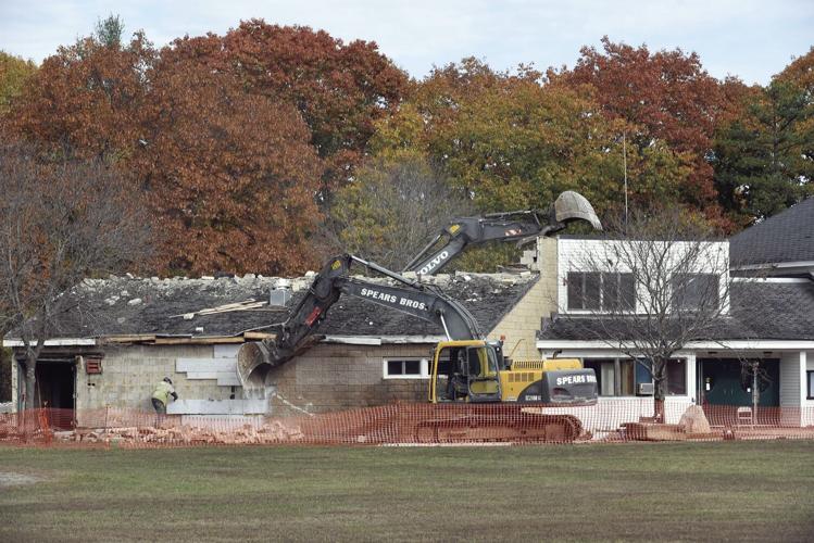 Conway's former rec center coming down | Local News | conwaydailysun.com