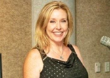 KPLX Morning Co-Host Gets A Taste Of Buc-ee’s. | News | countryinsider.com