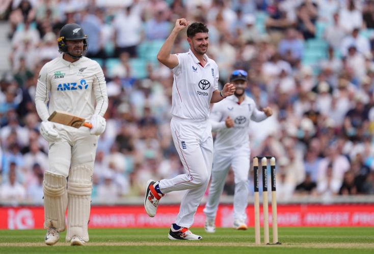 Mitchell steadies New Zealand as the lead swells to 445 against England ...