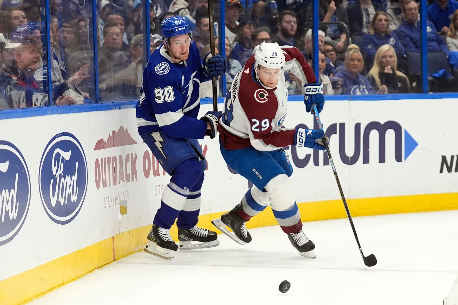 Avalanche Lightning Hockey | Sports | couriernews.com