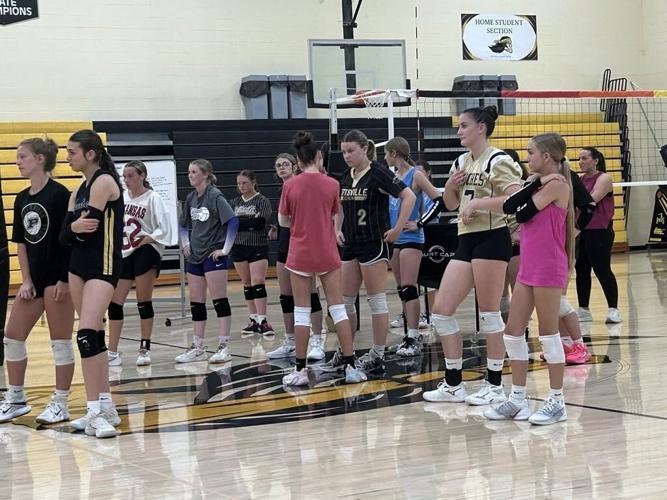 Apaches volleyball works toward another run | Sports | couriernews.com