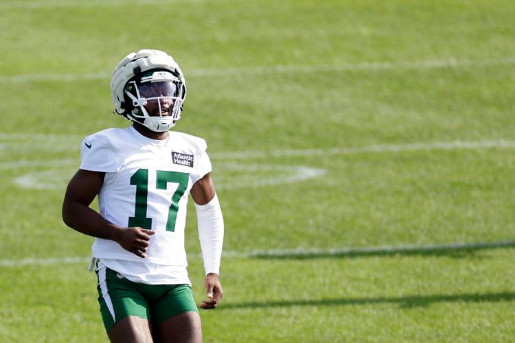 Suspect sought in shooting that critically injured New York Jets player ...