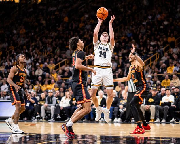 Bennett Stirtz scores 20 points, makes two clutch free throws as Iowa ...