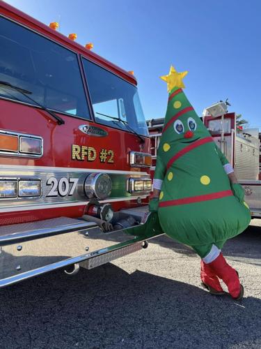 DRIVE-THRU CHRISTMAS PARADE | News | couriernews.com