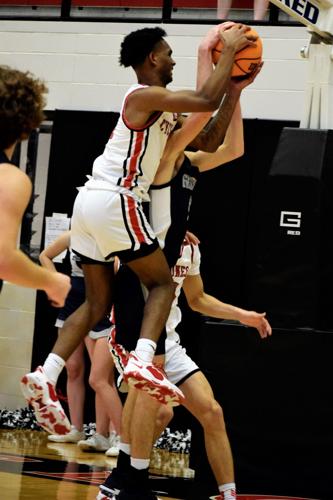 Cyclones win on 3-point buzzer-beater by May | Sports | couriernews.com