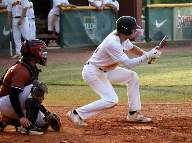 Pirates collect two wins in weekend tourney | Sports | couriernews.com