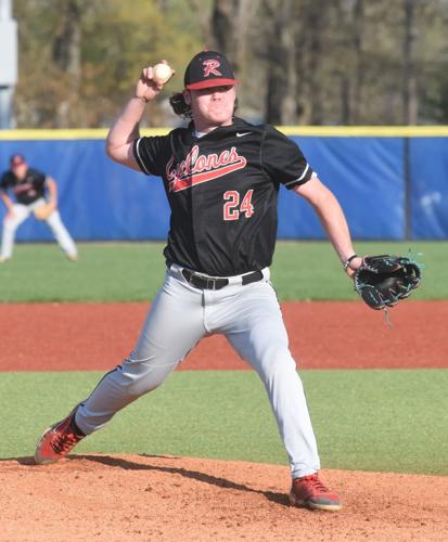 Cyclones, Bombers split doubleheader | Sports | couriernews.com
