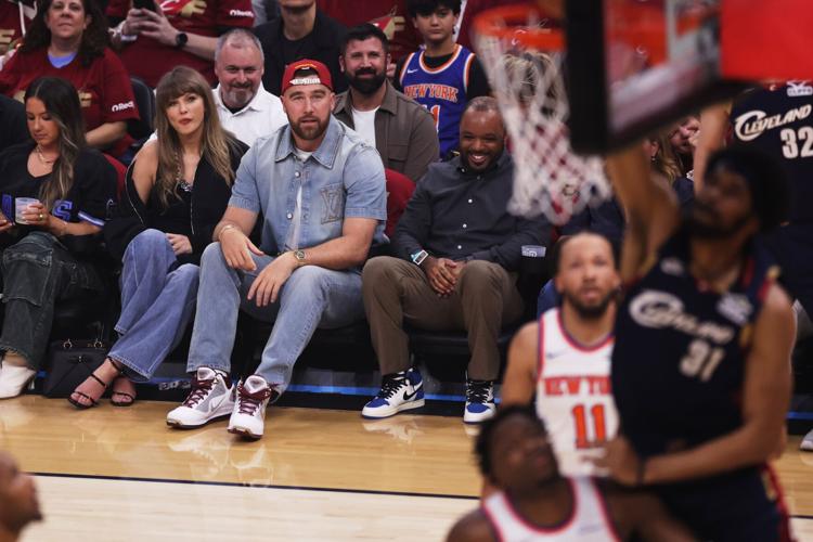 Life of A Basketball Fan: Taylor Swift attends Cavs-Knicks in Cleveland ...