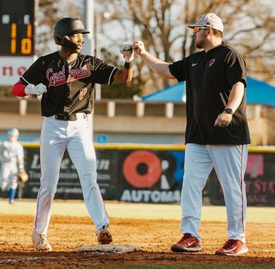 Cyclones route LR Catholic 7-1 | Sports | couriernews.com