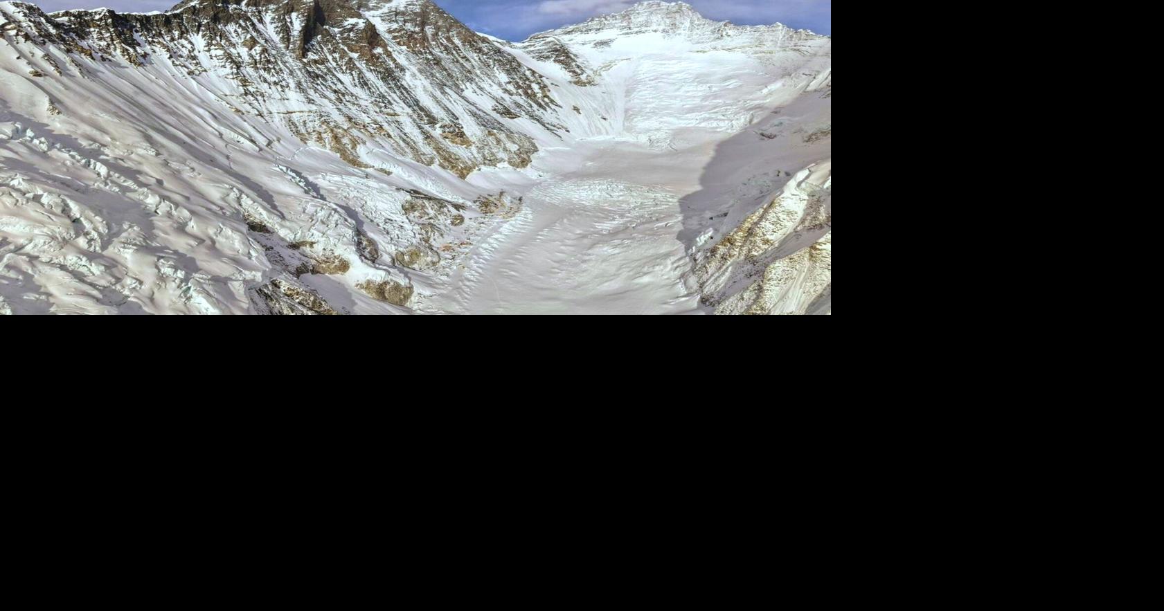Photos show climbers attempting to scale Mount Everest despite ...