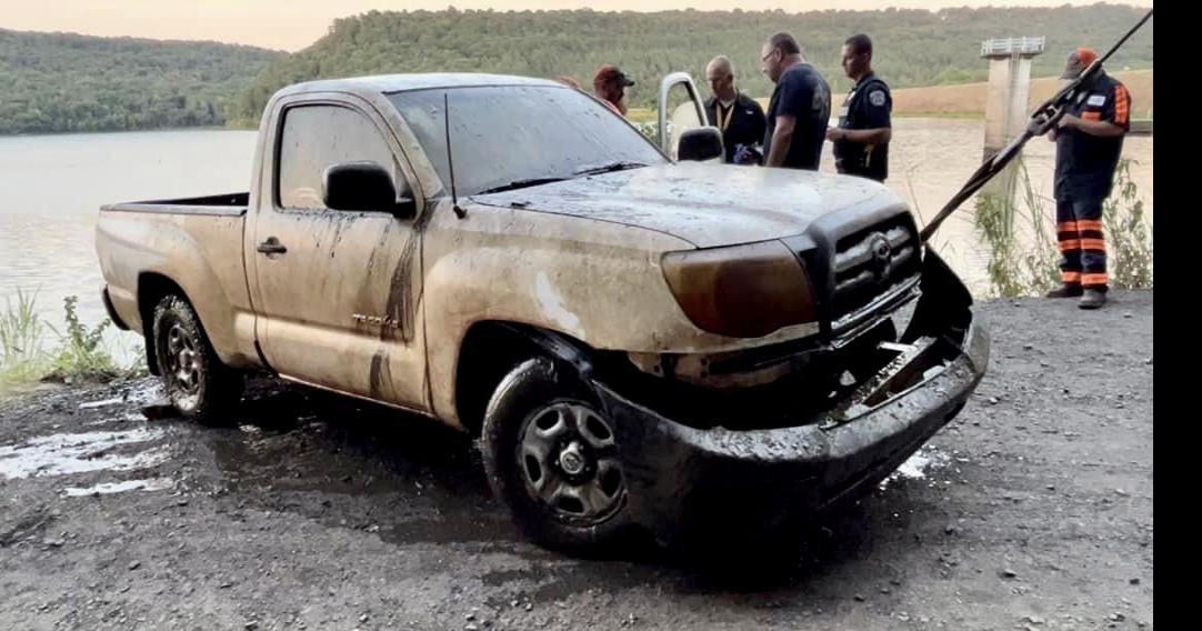 Sunken vehicles retrieved from watershed | News | couriernews.com