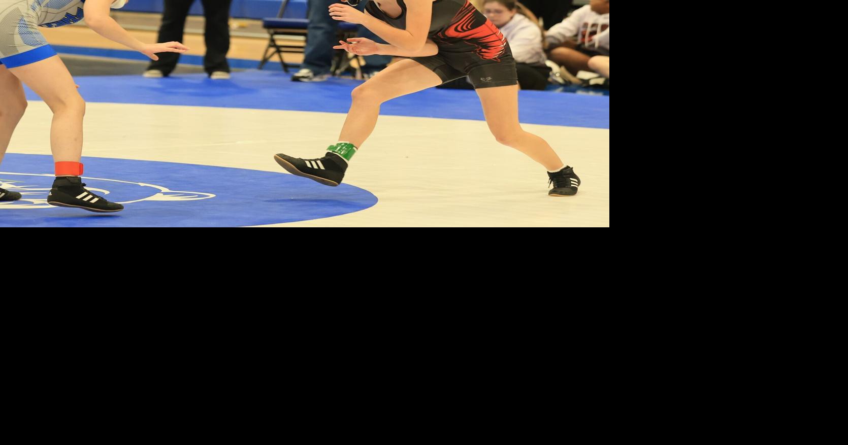 Lady Cyclones wrestling qualifies for state | Sports | couriernews.com