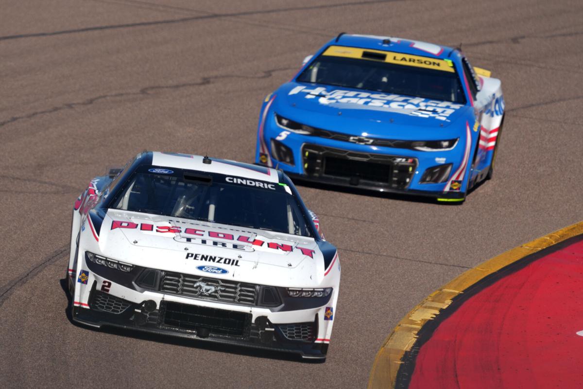 NASCAR Phoenix Auto Racing | Sports | couriernews.com
