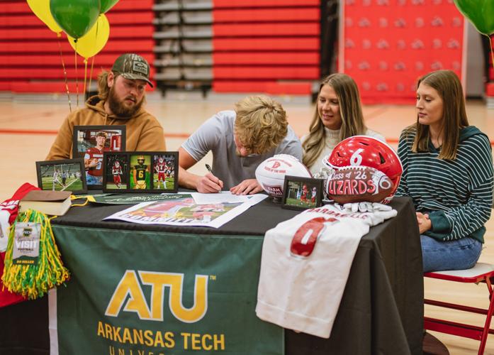 Wonder Boys football signs 57, majority in-state | Sports | couriernews.com