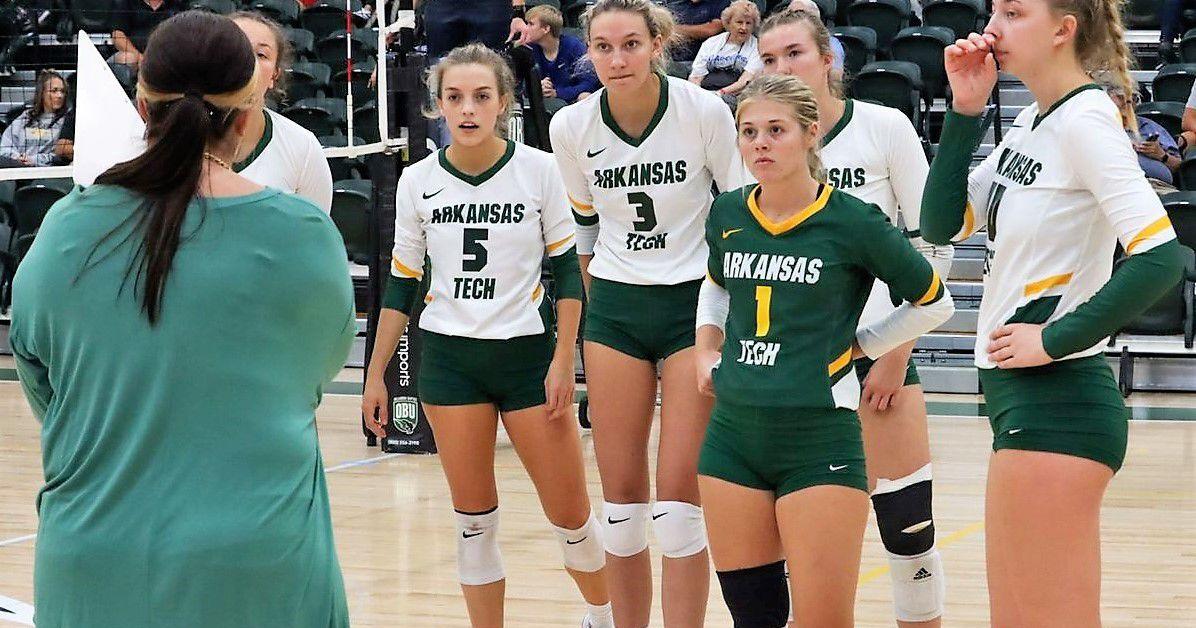 Golden Suns host Harding for Senior Night | Sports | couriernews.com