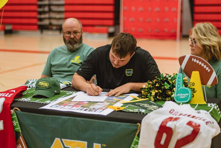Wonder Boys football signs 57, majority in-state | Sports | couriernews.com