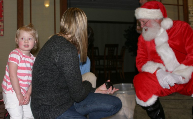Santa spreads holiday cheer | News | cpioneer.com
