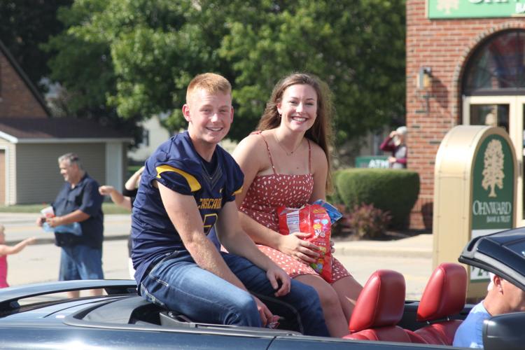 CHS hosts homecoming parade | News | cpioneer.com